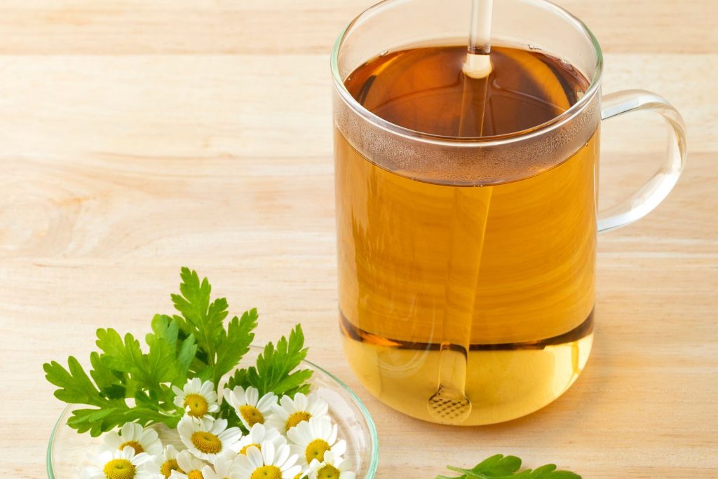 6 Things To Help Distinguish Between Feverfew vs Chamomile