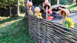 How To Make A Wattle Fence Using Branches