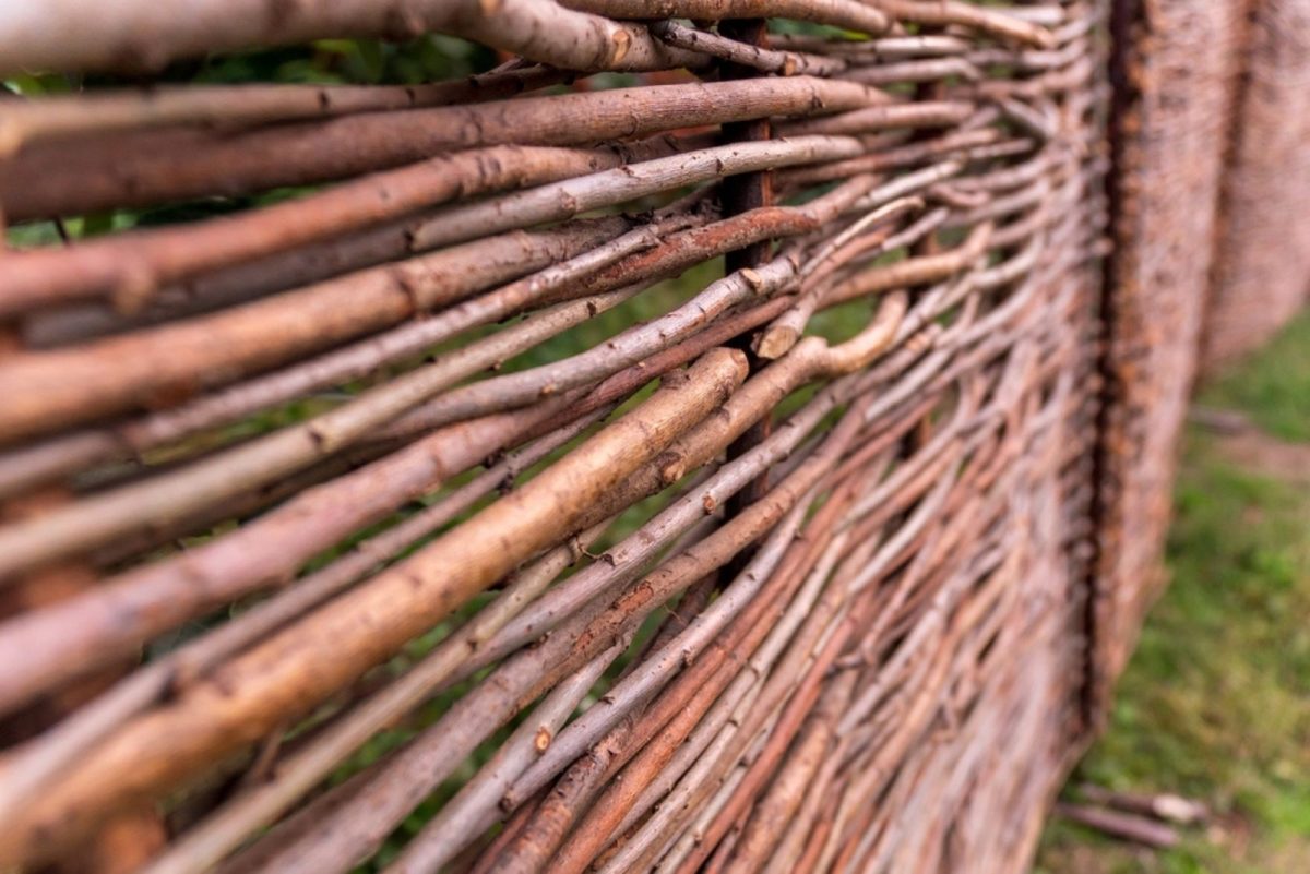 How To Make A Wattle Fence Using Branches