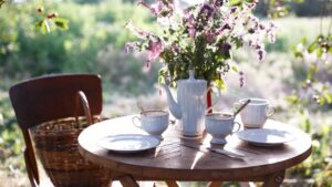 30 English Garden Ideas To Borrow For A Dreamy Cottage-Style Landscape