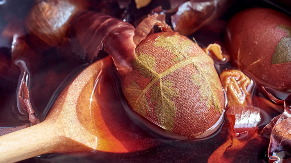 22 Clever Uses For Onion Skins You Never Knew About