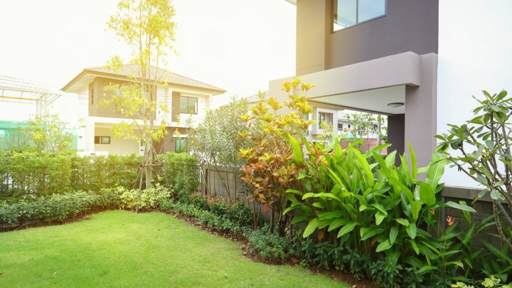 25 Naturalistic Garden Design Ideas To Turn Your Backyard Into A Dreamscape