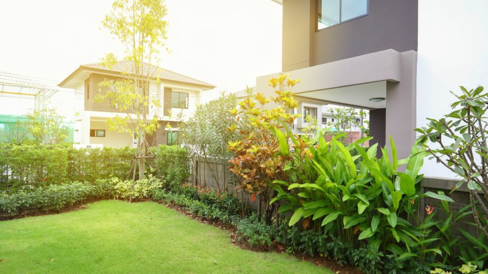 25 Naturalistic Garden Design Ideas To Turn Your Backyard Into A Dreamscape