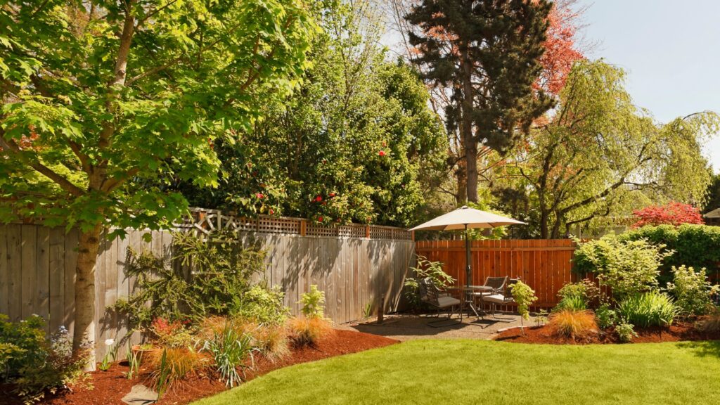 14 Backyard Fence Ideas That Offer Privacy (And A Few More That Don’t ...
