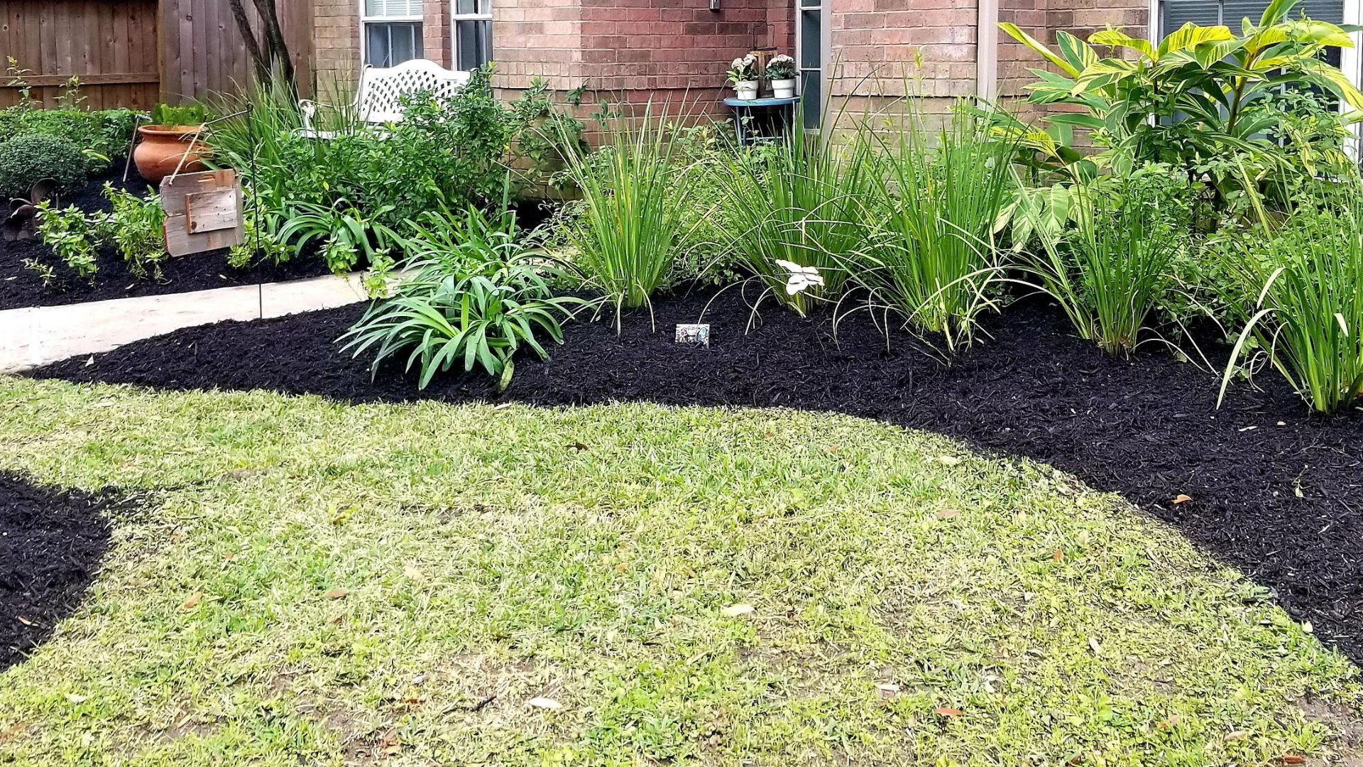 26 Mulching Mistakes You Must Avoid At All Costs (That Can Destroy Your ...