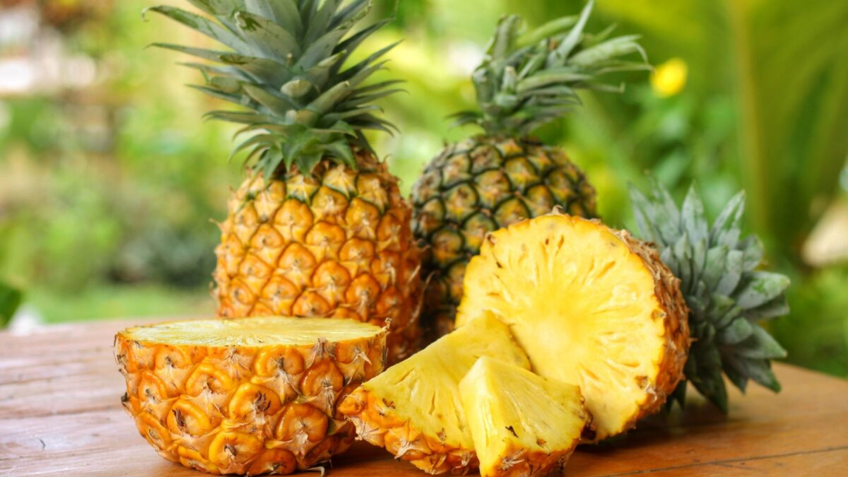 10 Tips For How To Tell If A Pineapple Is Ripe, Sweet, And Ready For ...
