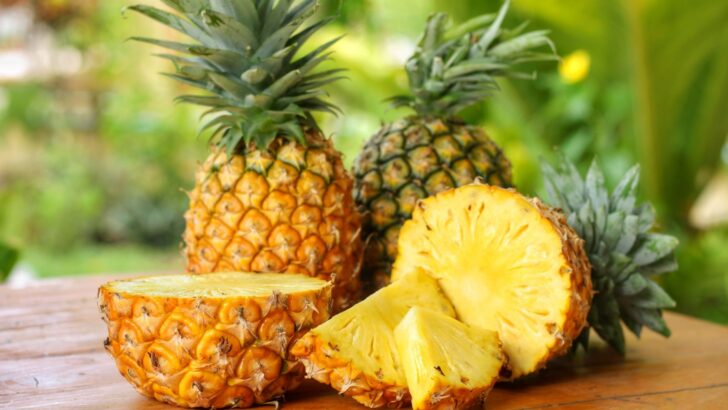 10 Tips For How To Tell If A Pineapple Is Ripe, Sweet, And Ready For ...