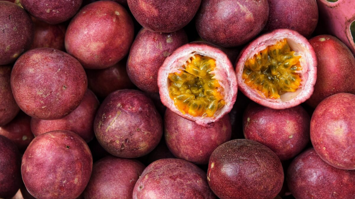 20 Exotic Fruits You Can Find In Hawaii (And The Surprising Benefits ...