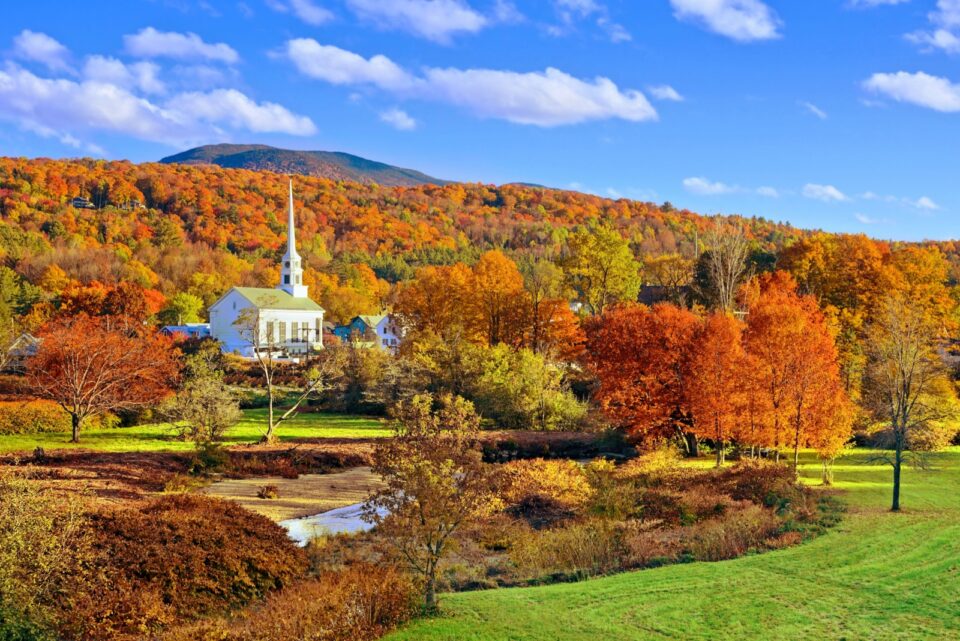 Vermont Small Towns Where Maple Leaves Put On Their First Autumn Show